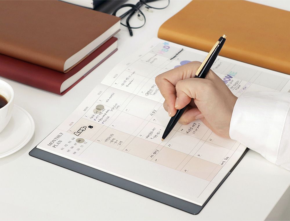 MochiThings: Official Monthly Planner v4