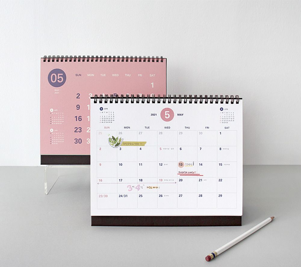 MochiThings: 2021 Prism Desk Calendar