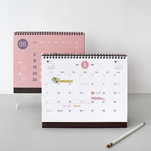 MochiThings: 2021 Prism Desk Calendar