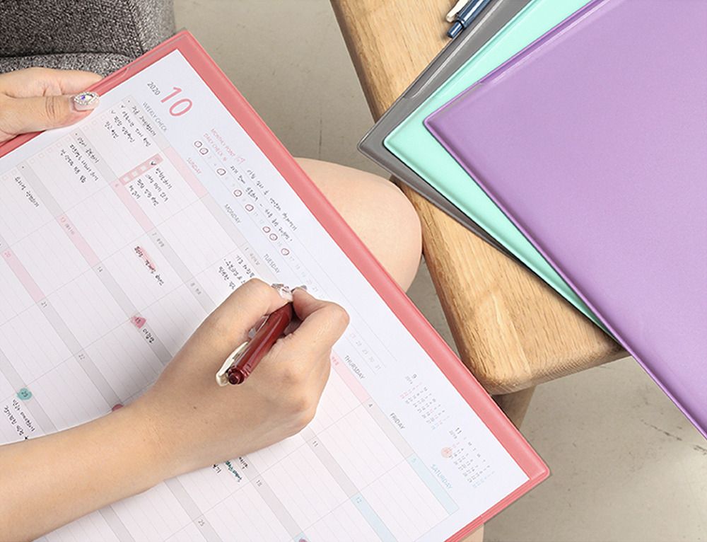 MochiThings: 2021 Monthly Desk Planner