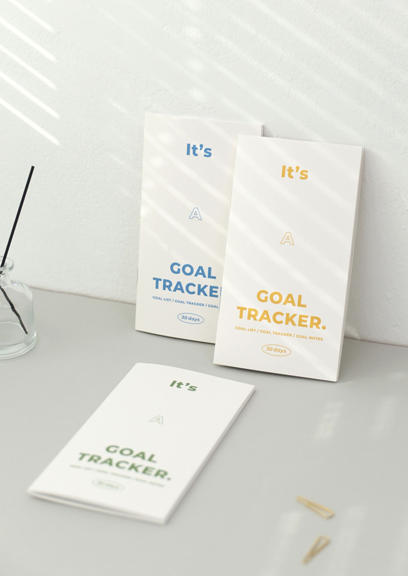 MochiThings: 30 Days Goal Tracking Slim Notebook
