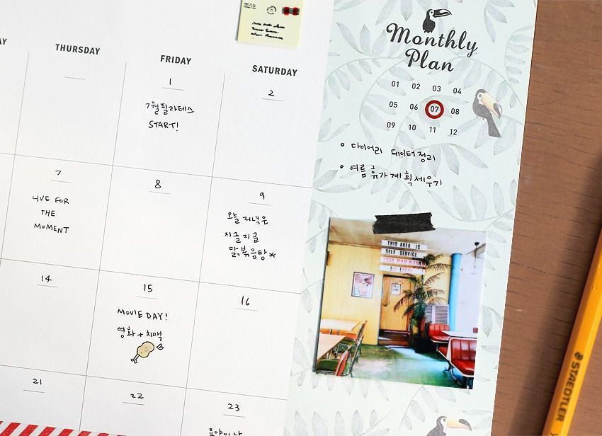 MochiThings: Pieces of Moment Monthly Notepad