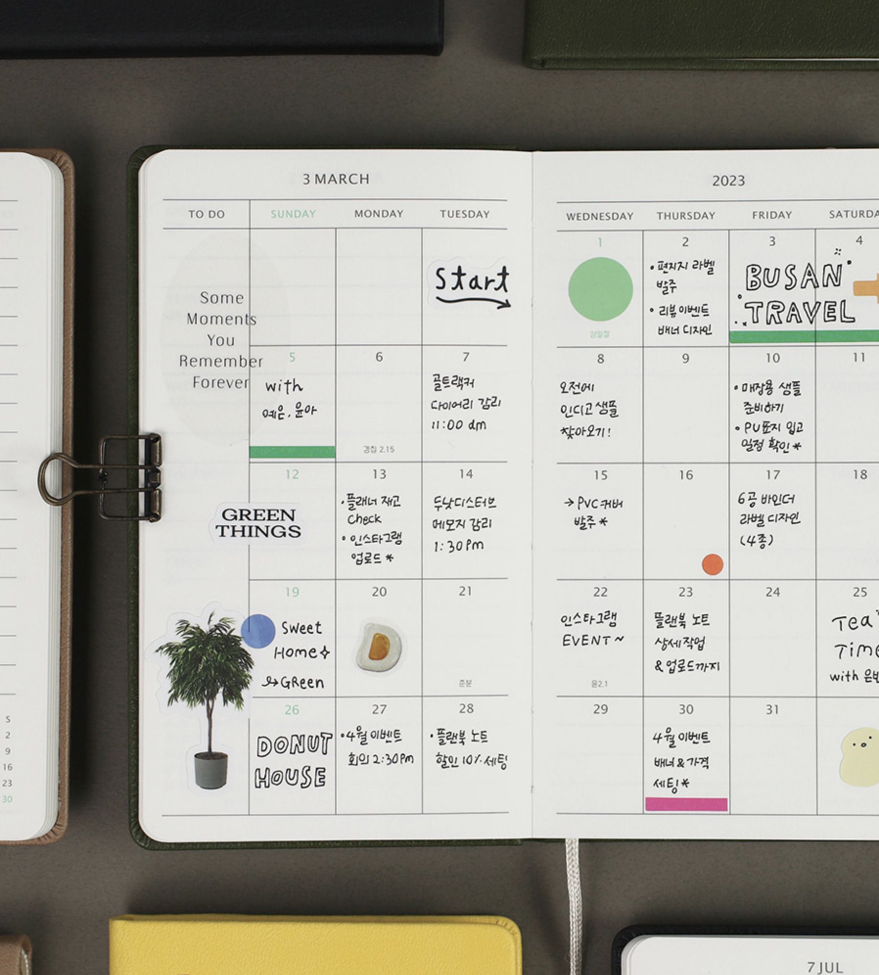 MochiThings: 2023 Plan Book S Weekly Planner