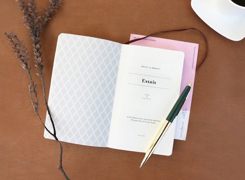 MochiThings: Mini Essay Notebook