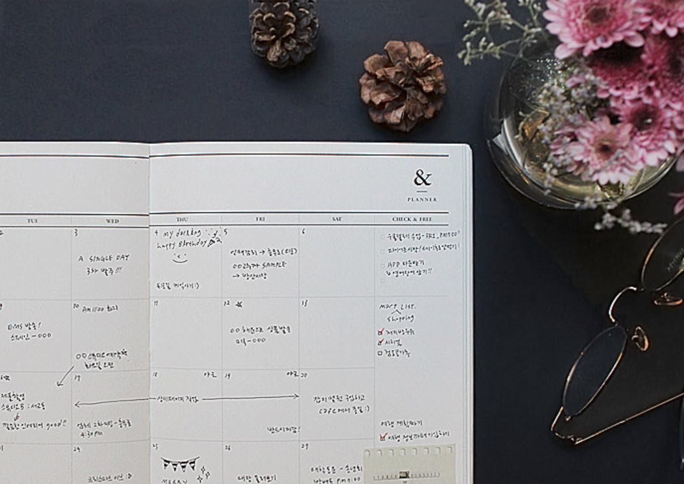 MochiThings: The Monthly Times Planner