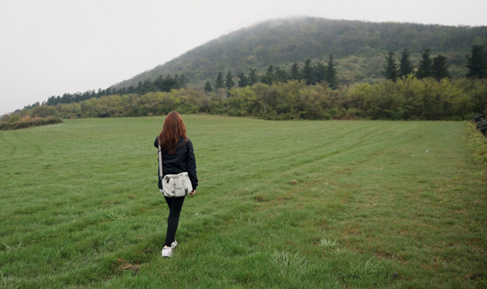 MochiThings: Basic Daily Messenger Bag