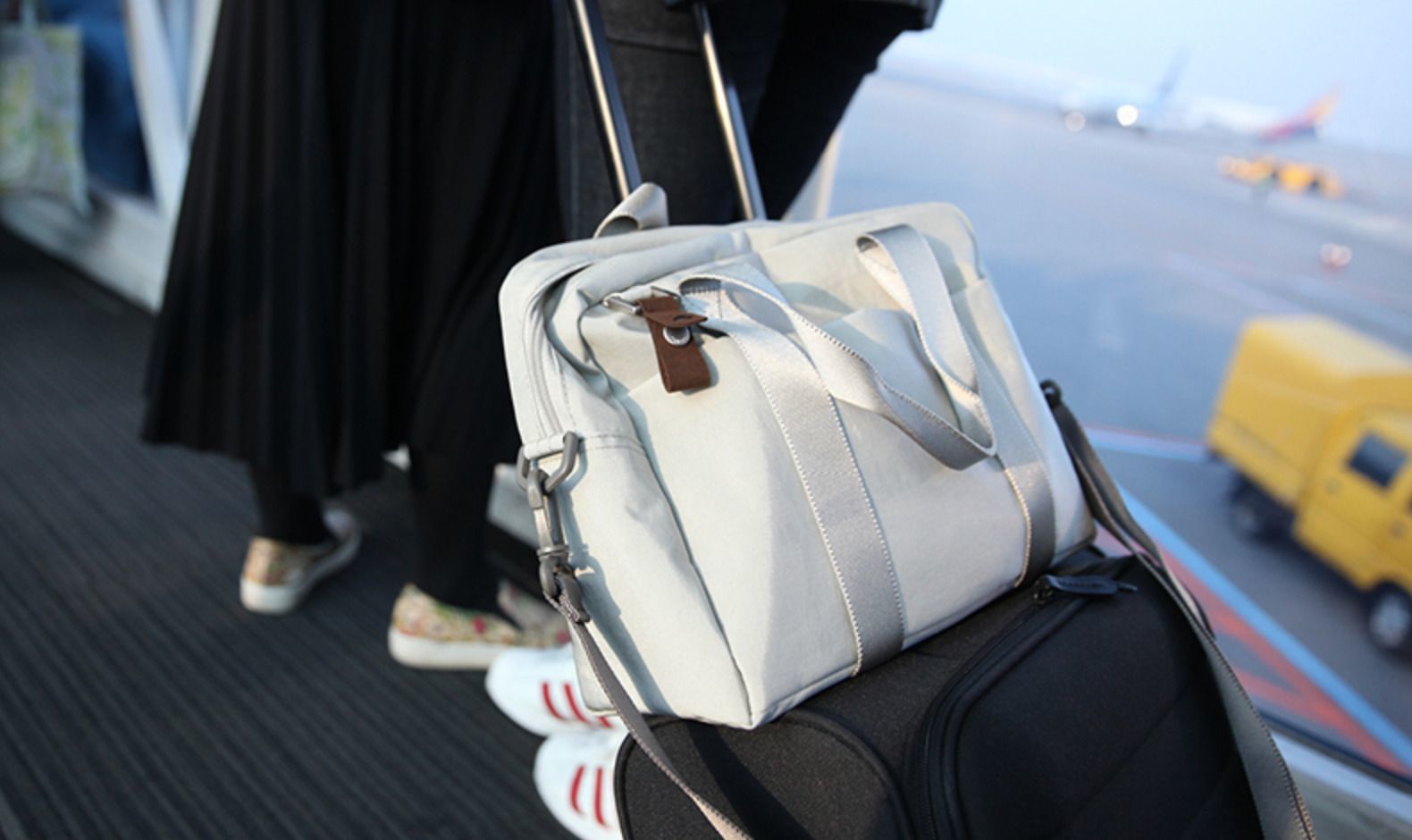 MochiThings: Basic Daily Messenger Bag