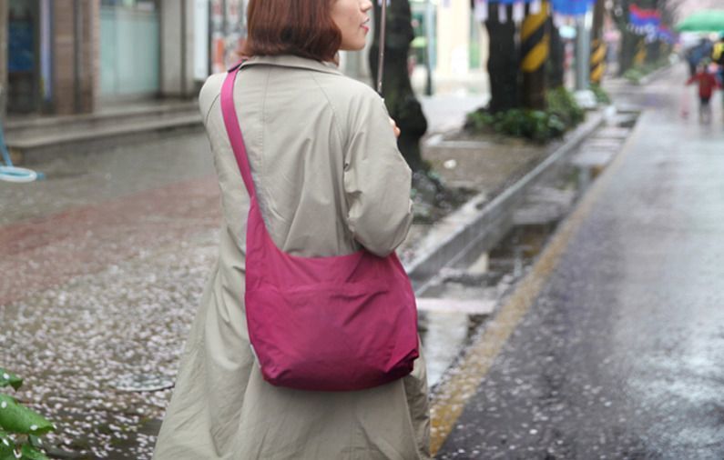 MochiThings: Daily Rain Shoulder Bag