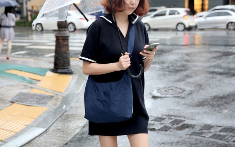 MochiThings: Daily Rain Shoulder Bag