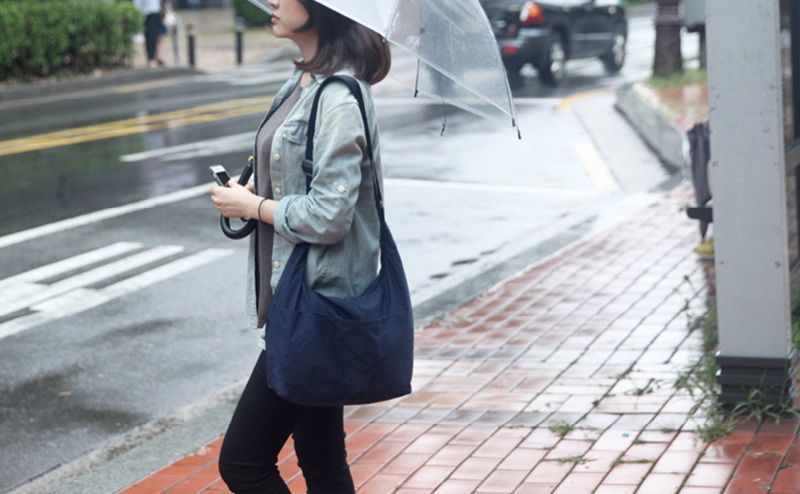 MochiThings: Daily Rain Shoulder Bag