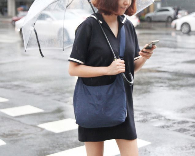 MochiThings: Daily Rain Shoulder Bag