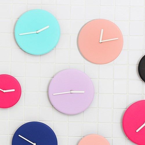 MochiThings: Leather Color Pop Clock