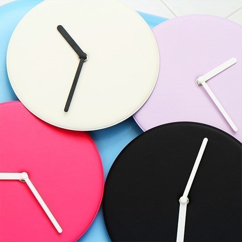 MochiThings: Leather Color Pop Clock