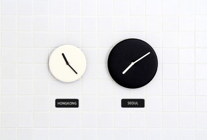MochiThings: Leather Color Pop Clock