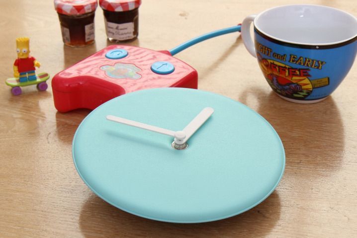 MochiThings: Leather Color Pop Clock