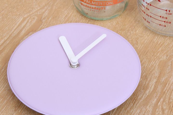 MochiThings: Leather Color Pop Clock