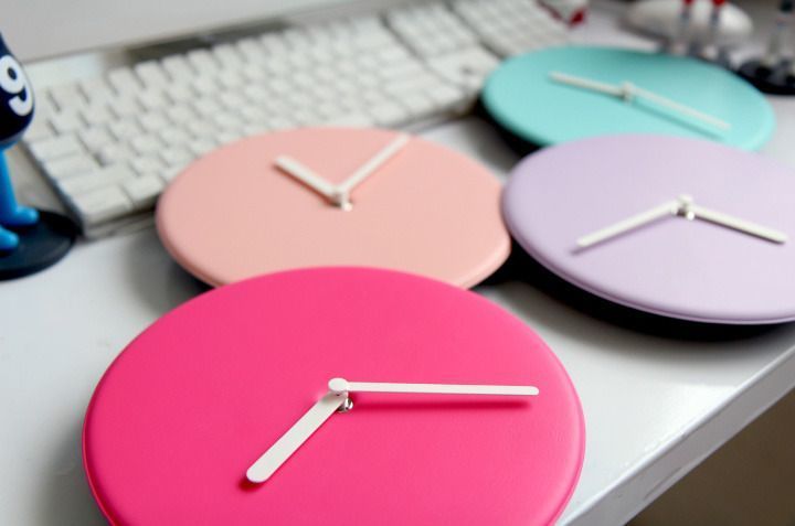 MochiThings: Leather Color Pop Clock
