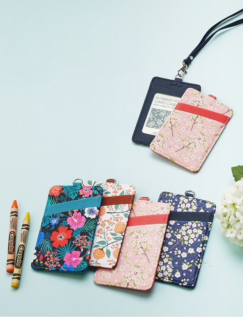 MochiThings: Flowery Strap Card Case