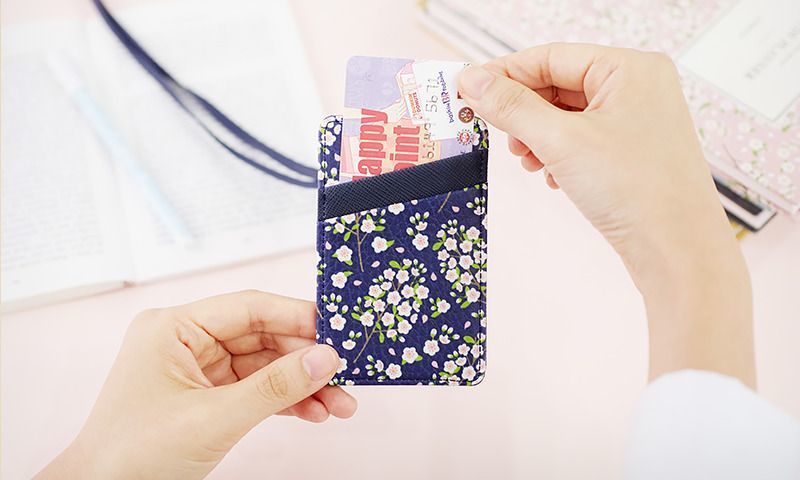 MochiThings: Flowery Strap Card Case