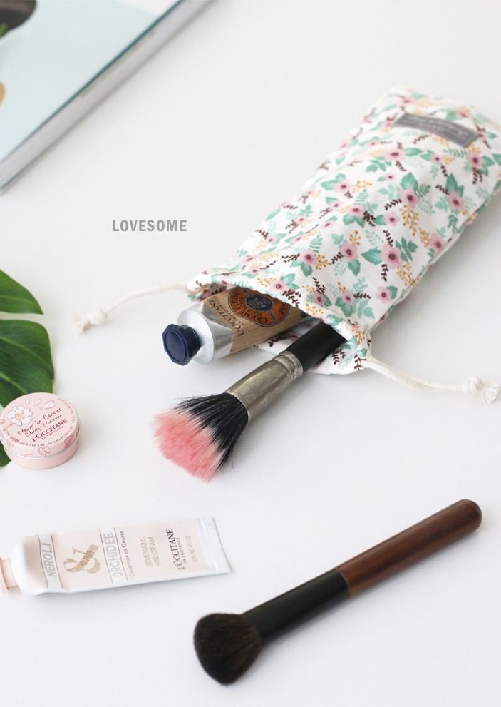 MochiThings: Comely Long Drawstring Pouch