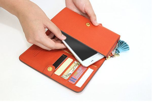 MochiThings: m.Humming Smartphone Clutch