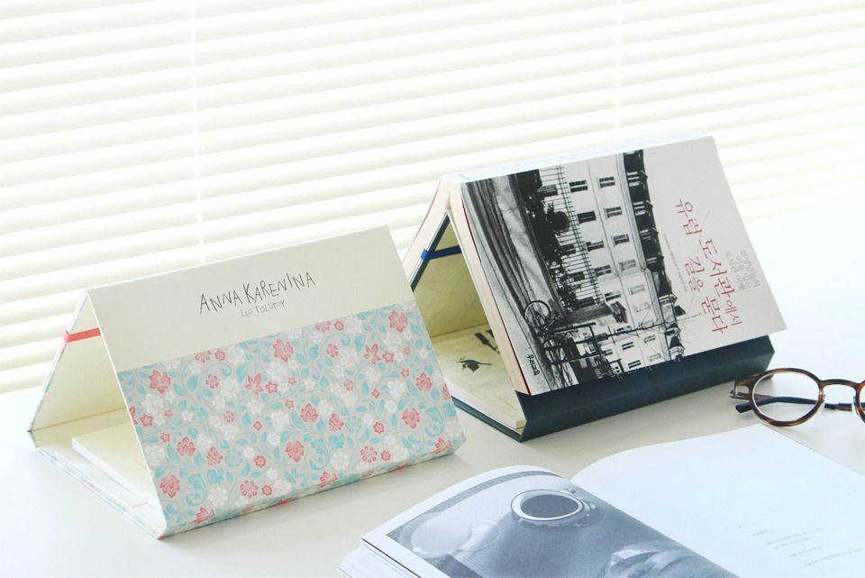 MochiThings: Book Tent