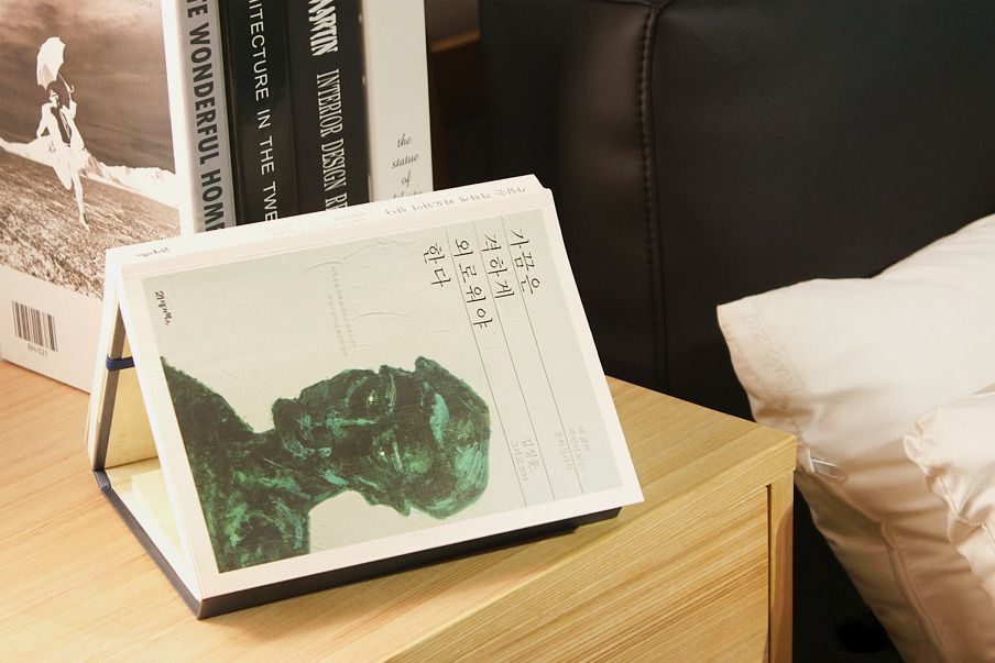 MochiThings: Book Tent