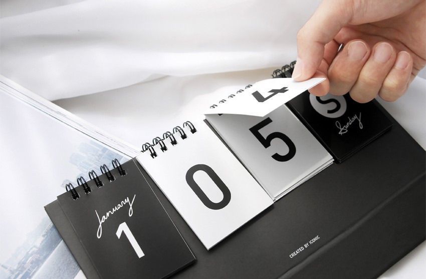 MochiThings: Iconic D-Day Standing Calendar