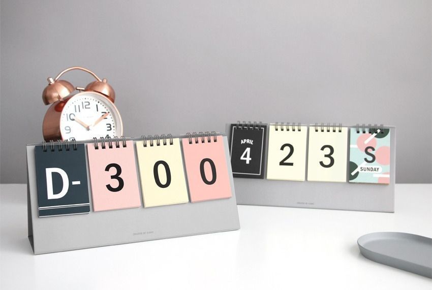 MochiThings: Iconic D-Day Standing Calendar