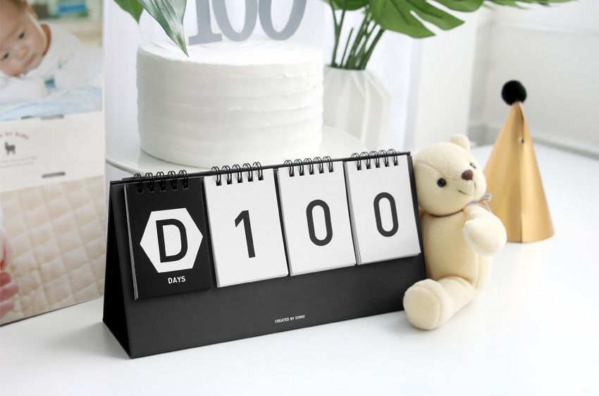 MochiThings: Iconic D-Day Standing Calendar