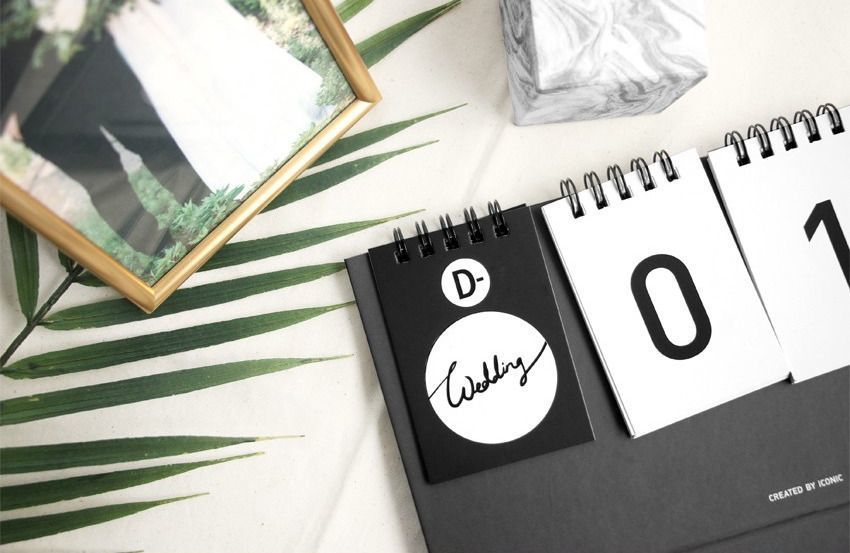 MochiThings: Iconic D-Day Standing Calendar