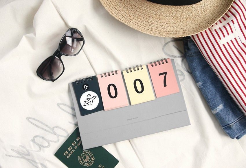 MochiThings: Iconic D-Day Standing Calendar