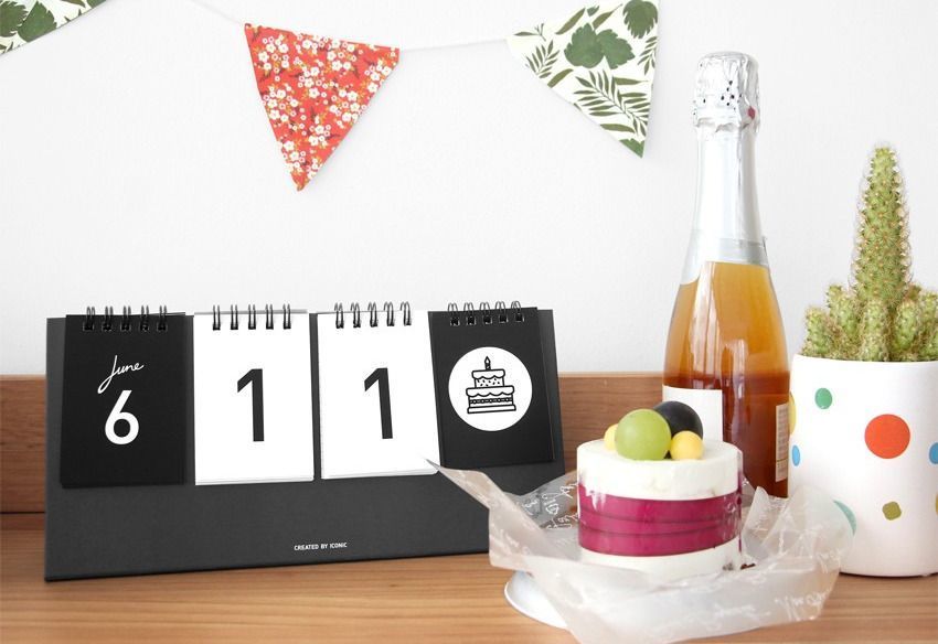 MochiThings: Iconic D-Day Standing Calendar