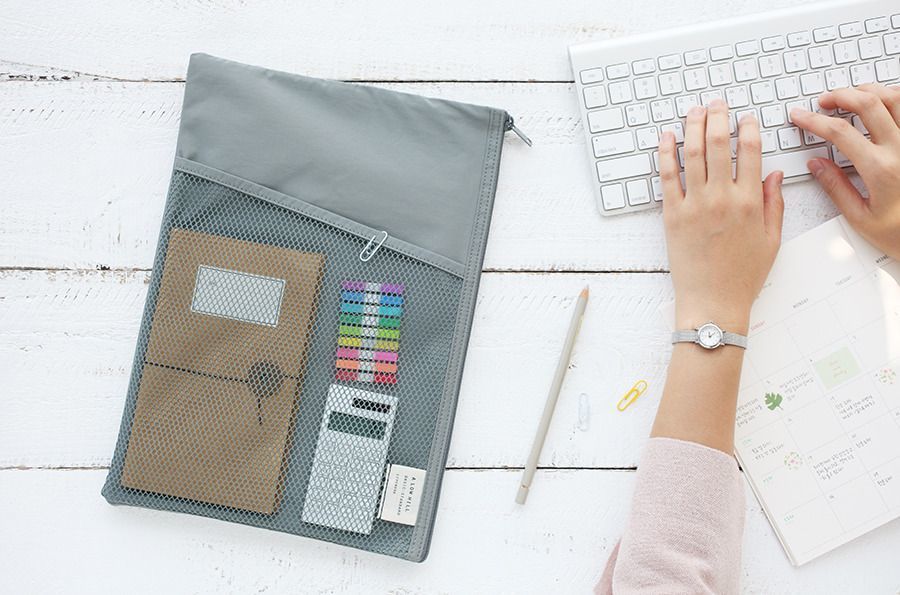 MochiThings: A Low Hill Document Mesh Pouch