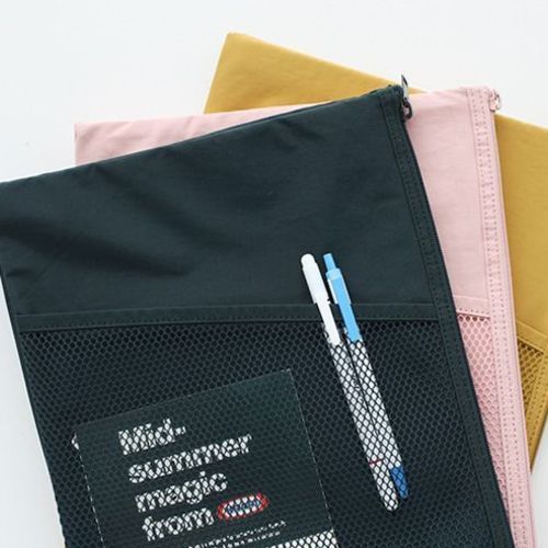 MochiThings: A Low Hill Document Mesh Pouch