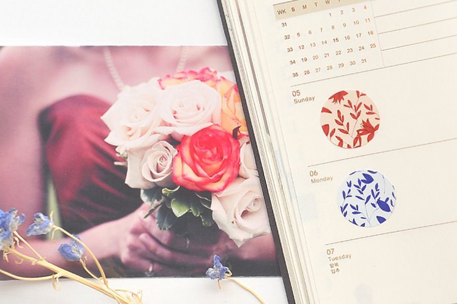 MochiThings: Elegant Round Sticker Set