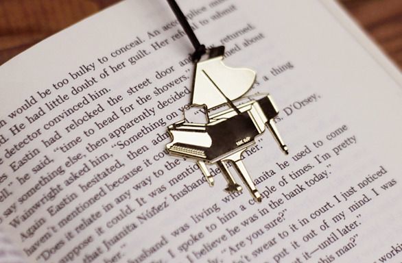 MochiThings: Gold Musical Instrument Bookmark