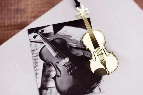 MochiThings: Gold Musical Instrument Bookmark