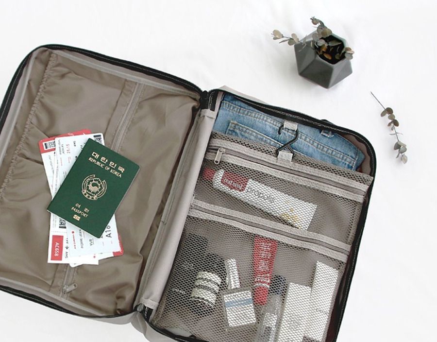 MochiThings: Wind Blows Travel Bag