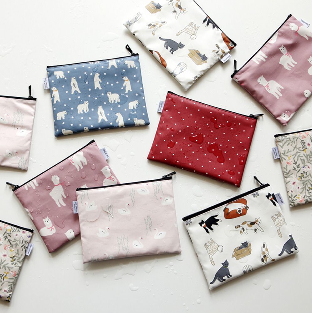 MochiThings: Large Dailylike Water-resistant Pouch