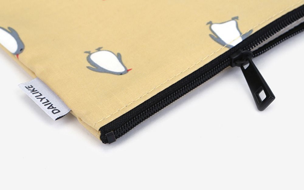 MochiThings: Large Dailylike Water-resistant Pouch