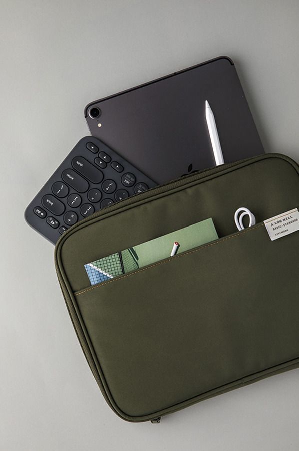 MochiThings: A Low Hill Tablet Pouch