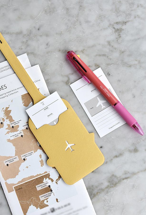 MochiThings: Hologram Travel Swing Tag