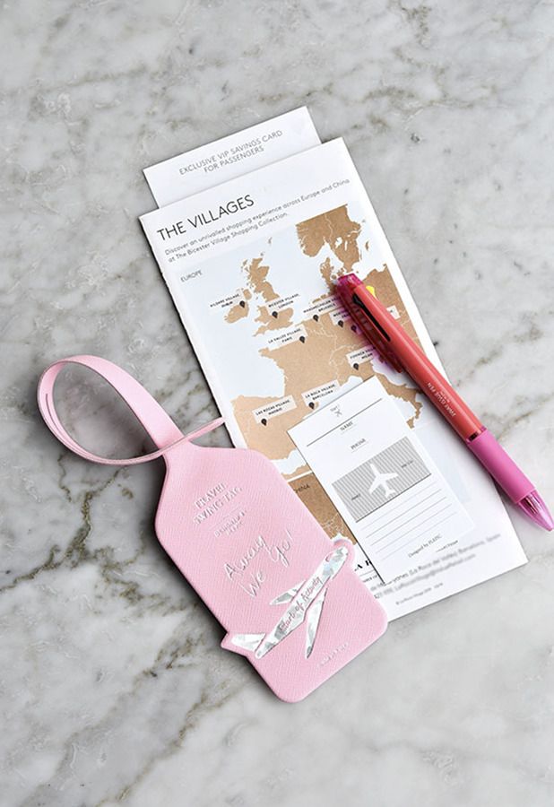 MochiThings: Hologram Travel Swing Tag