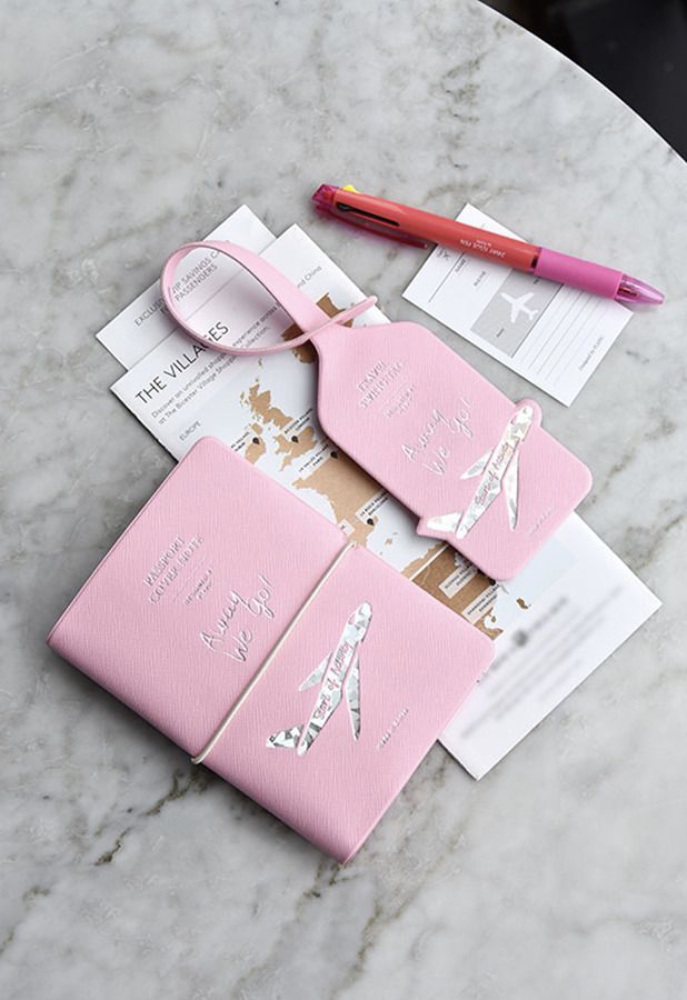 MochiThings: Hologram Travel Swing Tag