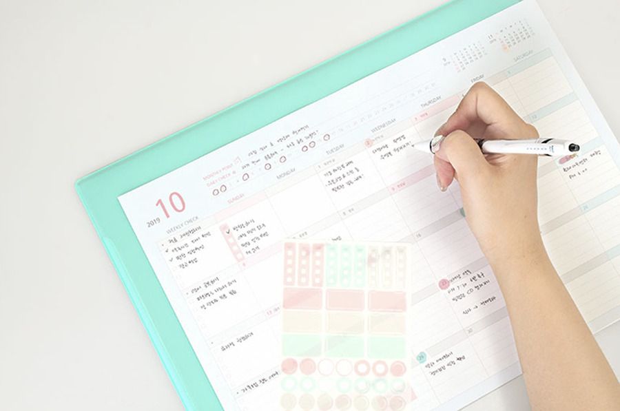 MochiThings: 2020 Monthly Desk Planner