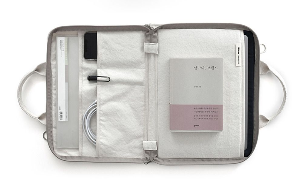 MochiThings: Simple Canvas Laptop Bag