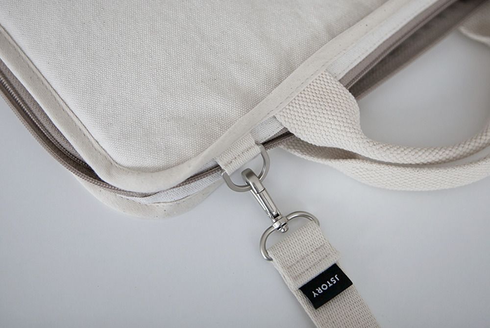 MochiThings: Simple Canvas Laptop Bag