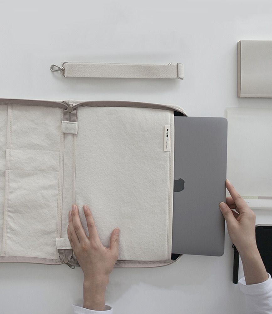 MochiThings: Simple Canvas Laptop Bag