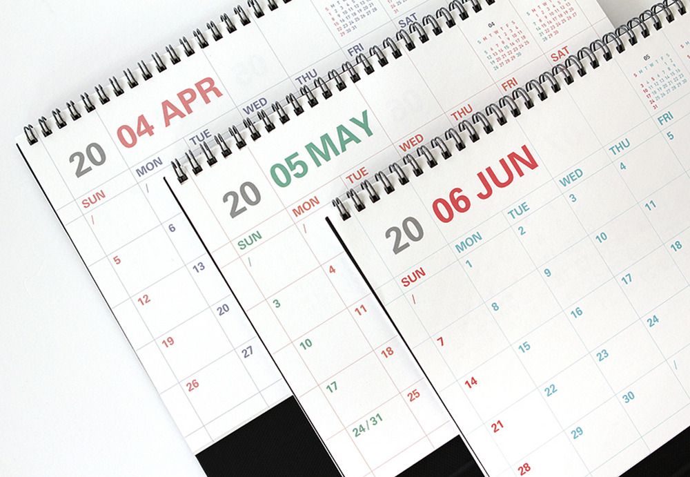 MochiThings: 2020 Prism Desk Calendar